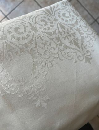 Tovaglia avorio damascata 12 posti con tovaglioli