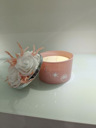 Candela profumata e decorata