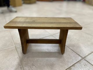 poggia piedi in legno nuovo