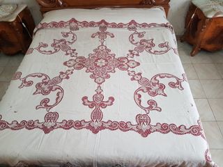 Copriletto matrimoniale lavorato a mano