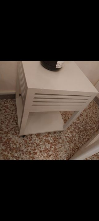 Comodino /mobile con ruote per salotto