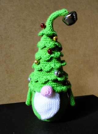 Gnomo fatto a mano all'uncinetto