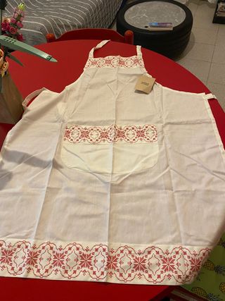 grembiule natalizio bianco e rosso