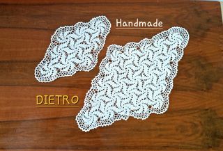 Set di 2 centrini di filo ad uncinetto