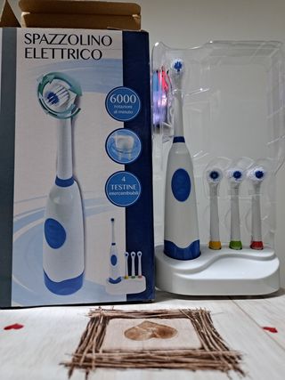Spazzolino elettrico con 4 testine