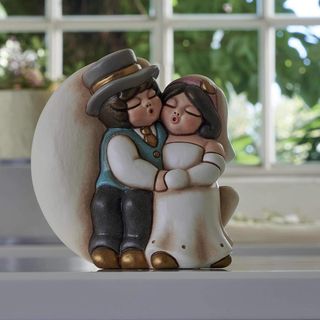 Coppia Sposi in Ceramica su Luna dipinti a mano