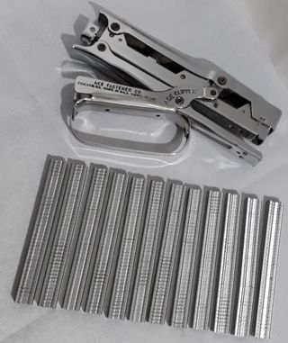 Pinzatrice industriale Ace Clipper modello 702.