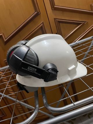 casco da lavoro con cuffia