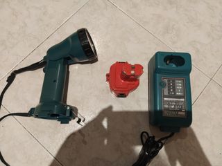 Makita kit caricabatterie più luce torci