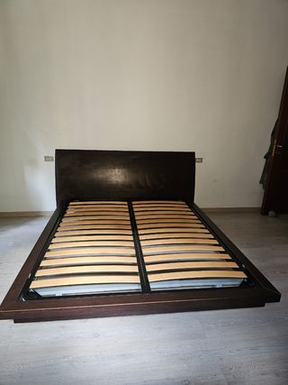 Letto matrimoniale con doghe in legno
