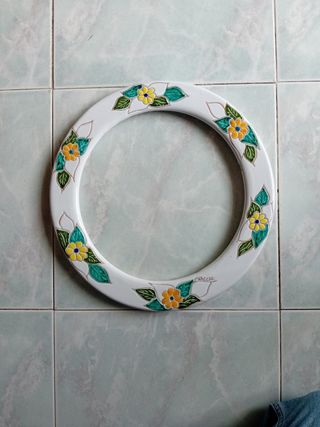 Cornice in ceramica per specchio