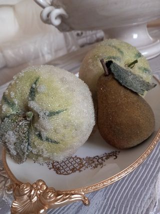 Gruppo  di tre frutti  artificiali decor