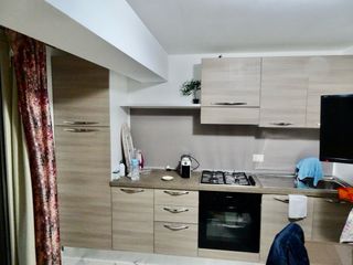 Cucina completa in 2 colori, tavolo, divano letto