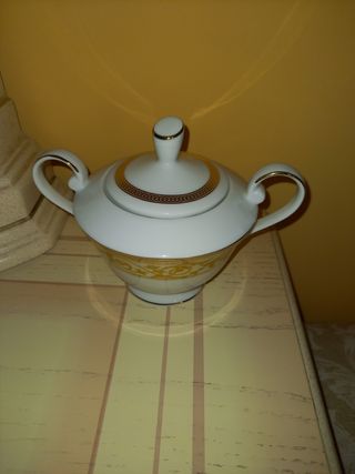 Zuccheriera in fine porcellana