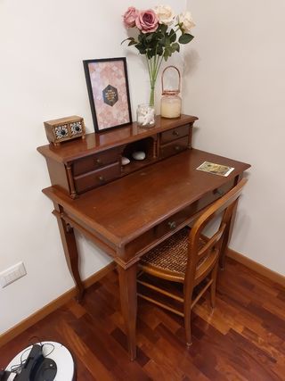 Scrivania in stile