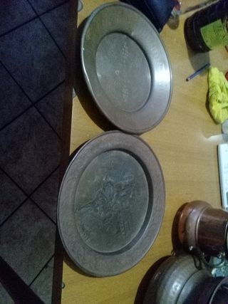 Vendo 2piatti con disegno in rame