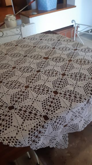 Vendo tovaglia fatta ad uncinetto