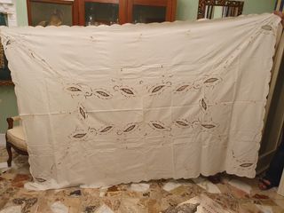 Tovaglia ricamata + 12 tovaglioli