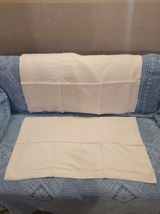 Coppia federe ricamate a mano