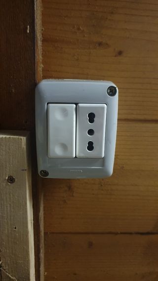 Interruttore e presa bipasso e cestello