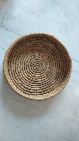 Cestino tondo e basso in rattan