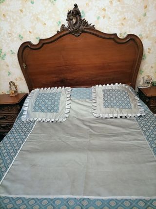 Copriletto e 2 federe.