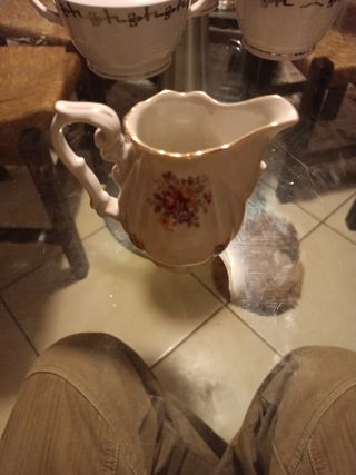 Lattiera in porcellana