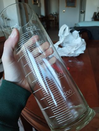 Cilindro graduato in vetro 1000ml con becco