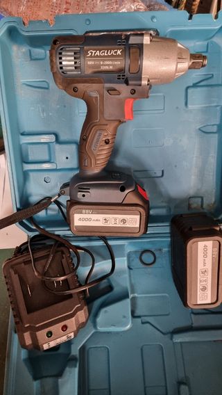 Avvitatore a percusione