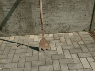 Veccchio attrezzo tagliafieno