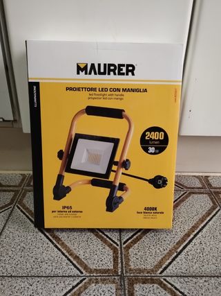 Proiettore a led con maniglia