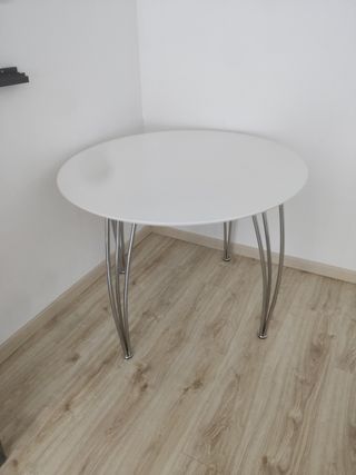 Tavolo circolare laccato 4/5 posti