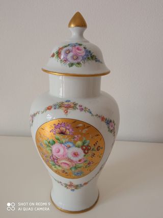 Vaso in porcellana di Limoges con coperchio