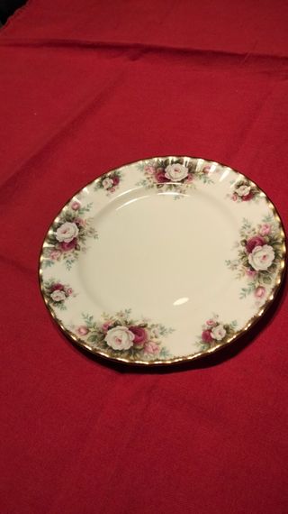 Piatto in ceramica della royal Albert