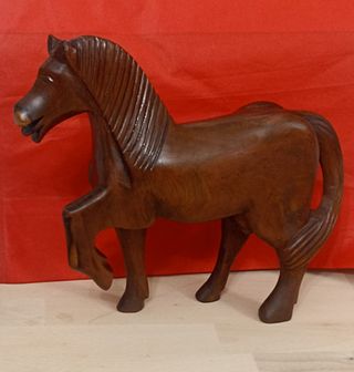 Scultura"cavallo" firmato.