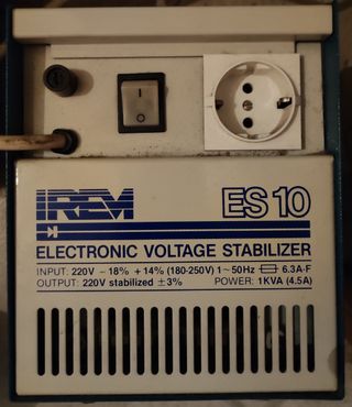 Stabilizzatore di tensione di rete 220V