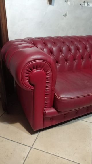 Divano in pelle Chesterfield bordeaux