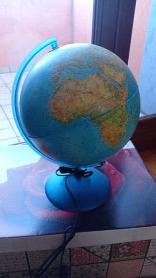 Mappamondo che si illumina