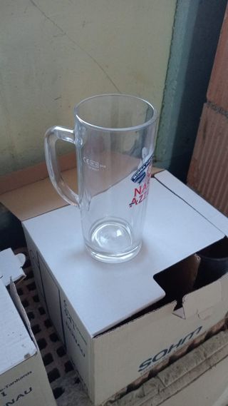 Boccali di birra nastro azzurro