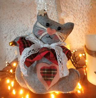Gattina fatta a mano