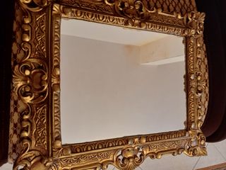 quadro a specchio con cornice.