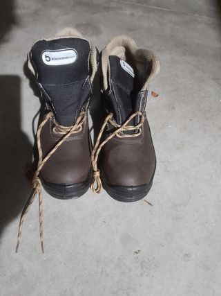 Scarponi edilizia con punta in ferro n 43.