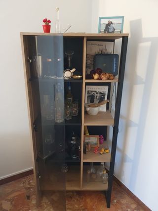 Credenza in legno con vetro