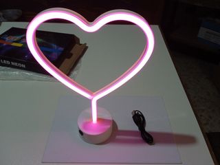 Lampada a led neon cuore rosa
