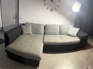divano angolare bicolore contenitore