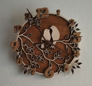 Orologio in legno da parete