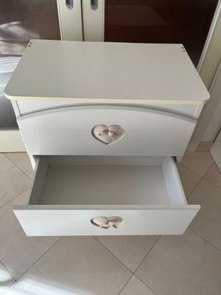 Lettino e cassettiera fasciatoio Nanan cuore rosa