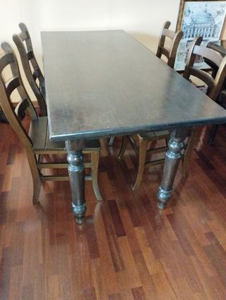 Tavolo di legno (noce africano)  4 sedie