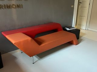 Divano di design in pelle realizzato a mano