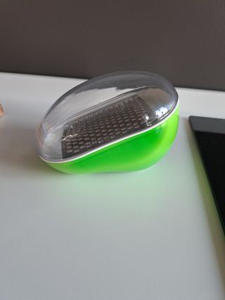 Grattugia  con contenitore  Omada